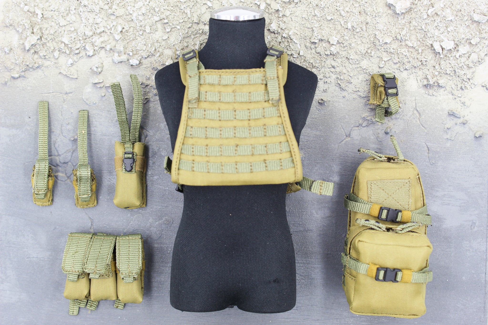 Marc A. Lee - Seal Team 3 - Tan MOLLE Plate Carrier & Pouch Set – BlackOpsToys