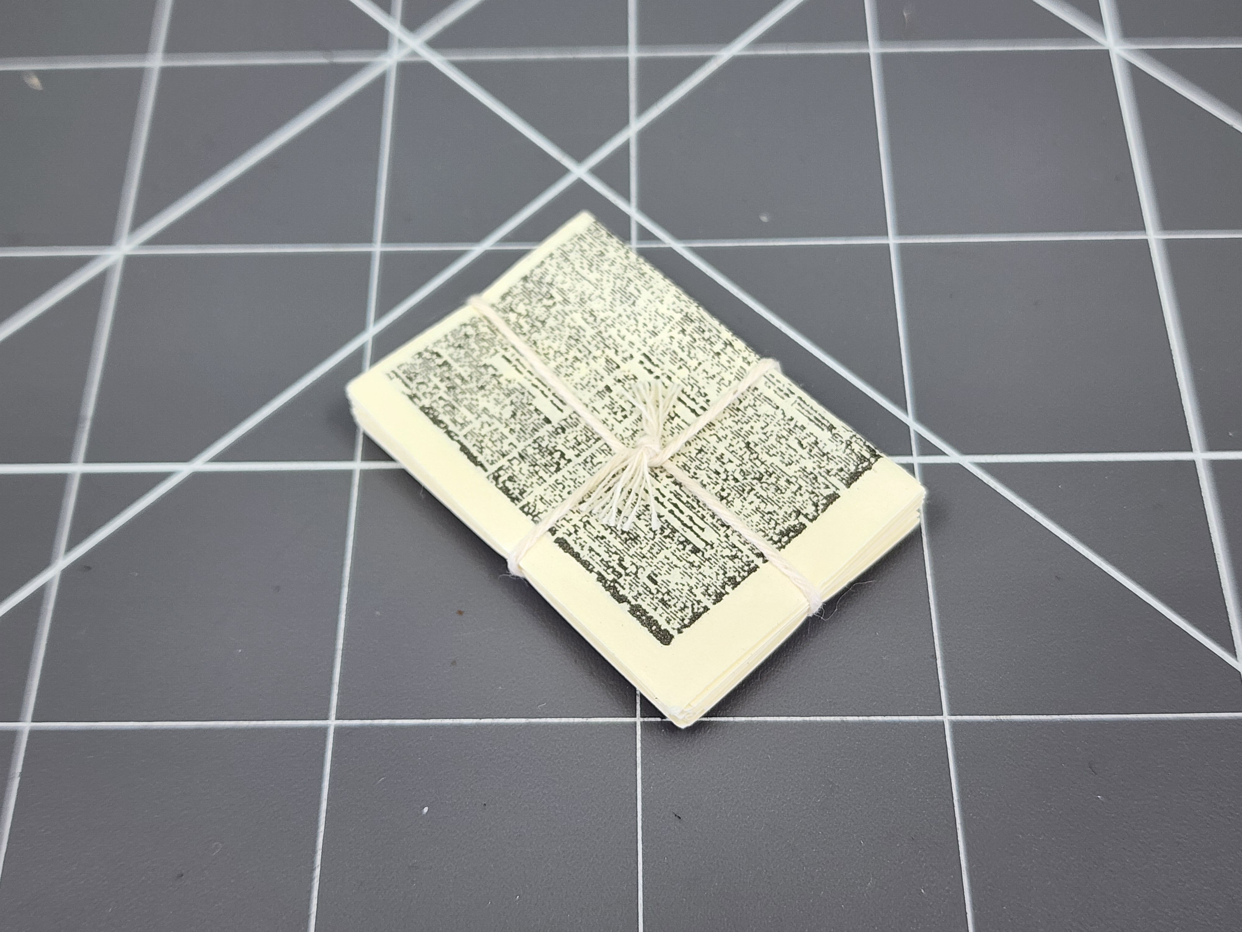 BAM 1/6 Newspaper Stack, Indiana Jones – BlackOpsToys