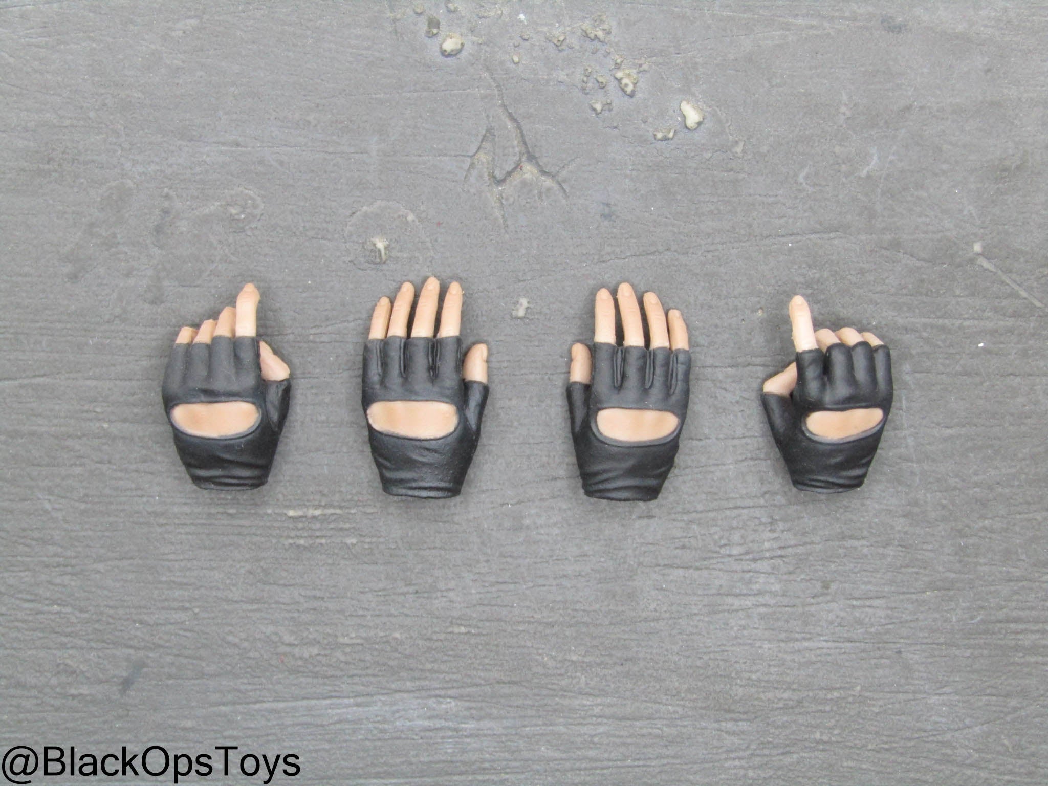 Female Flight Officer - Fingerless Gloved Hand Set (x4) – BlackOpsToys