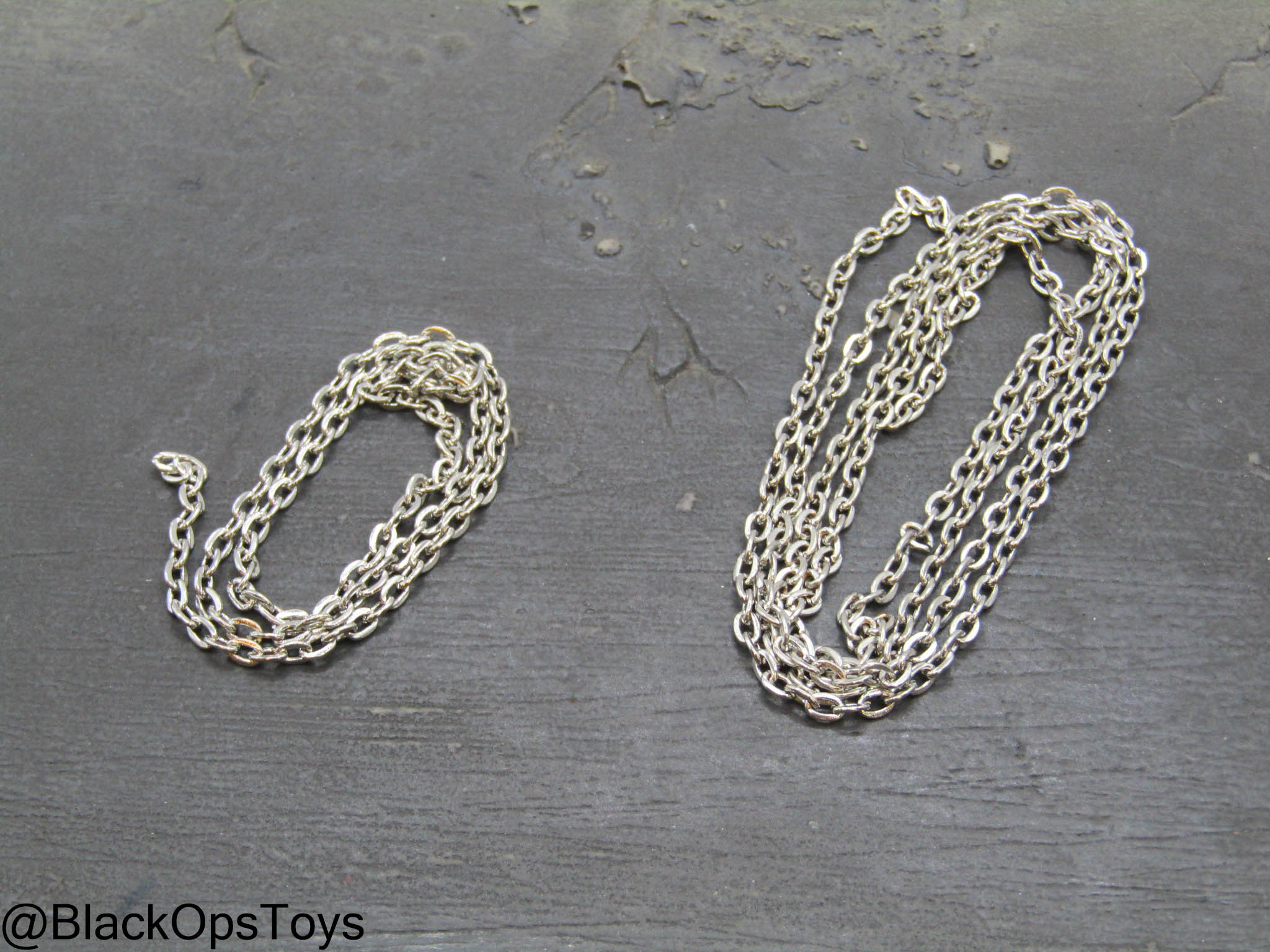 Zombie Hunter - Metal Chains – BlackOpsToys