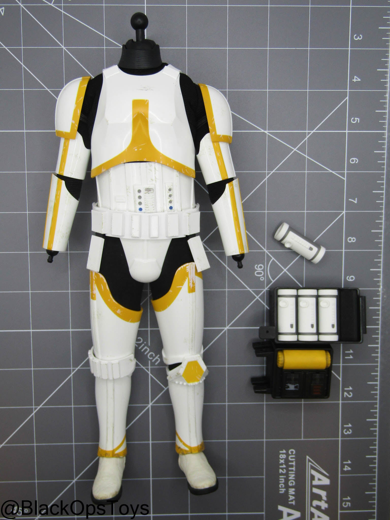 Star Wars Artillery Stormtrooper - Male Body w/White & Yellow Armor ...