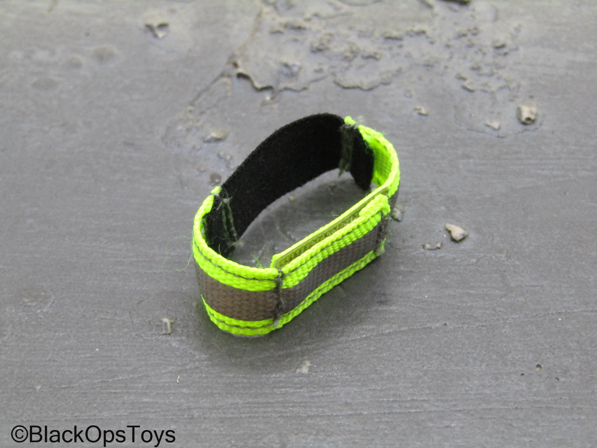 FSB Spetsnaz Alpha - Reflective Arm Band – BlackOpsToys