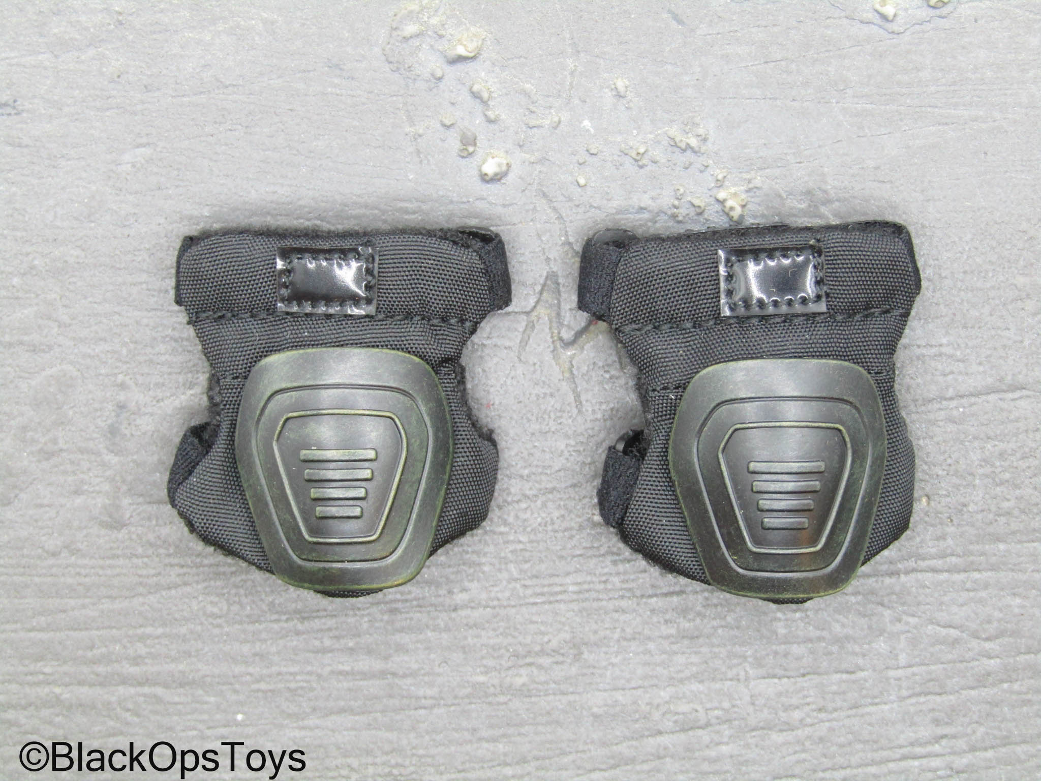 The Division 2 - Brian Johnson - Knee Pads – BlackOpsToys