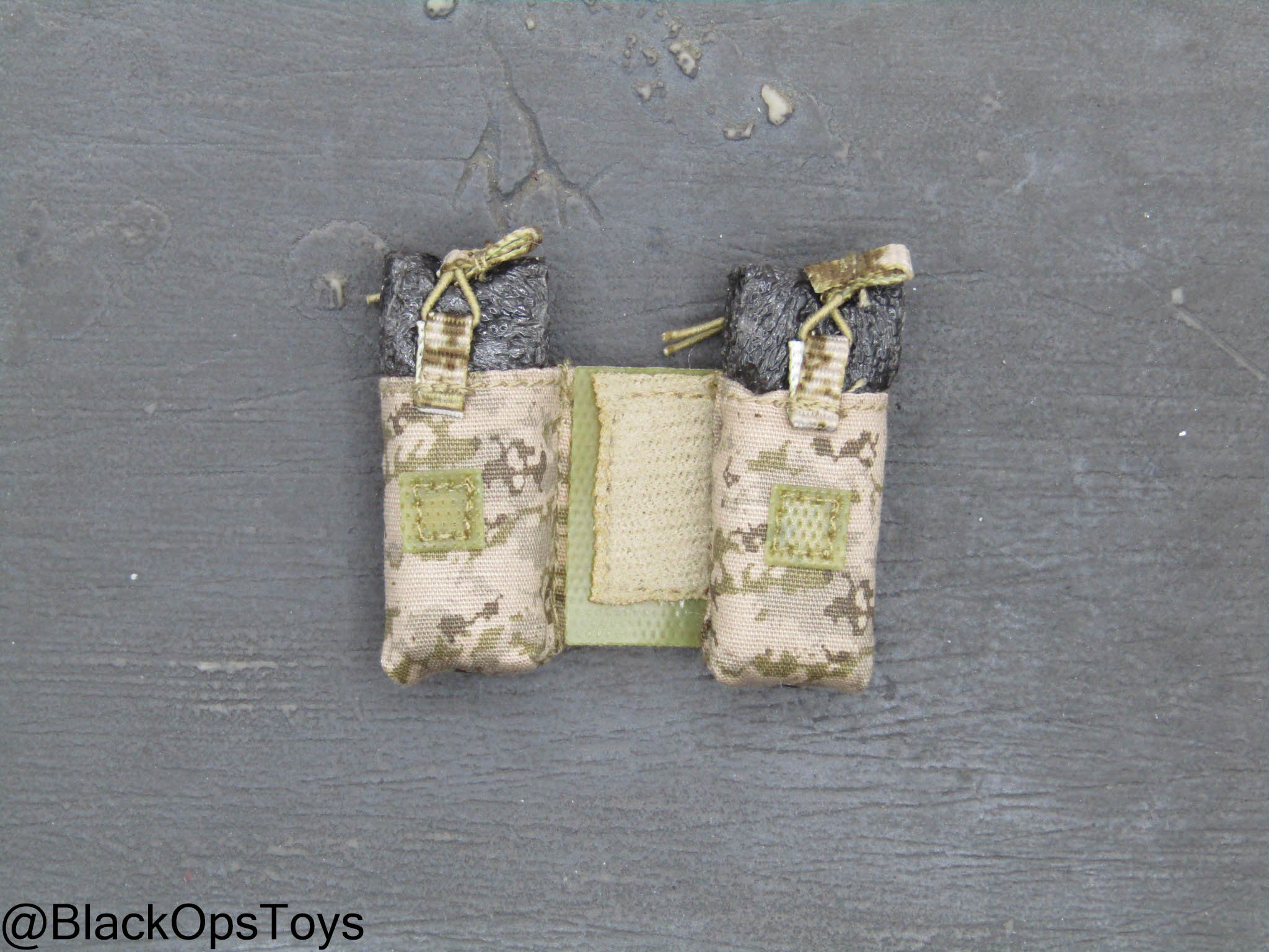 AOR-1 Camo Expander Wing Pouch – BlackOpsToys