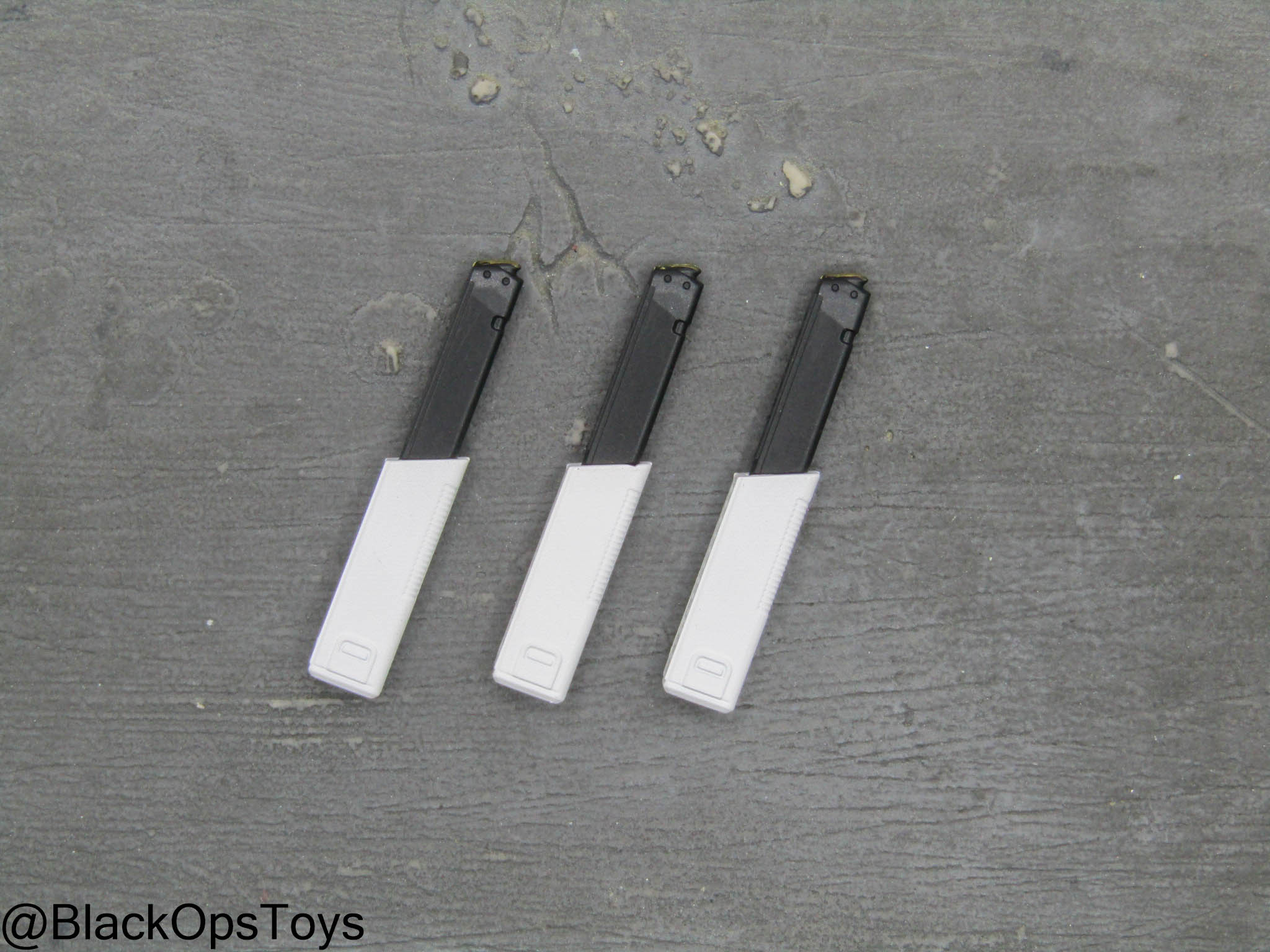 Compact Weapon Series 2 - White Extended SMG Magazines (x3) – BlackOpsToys