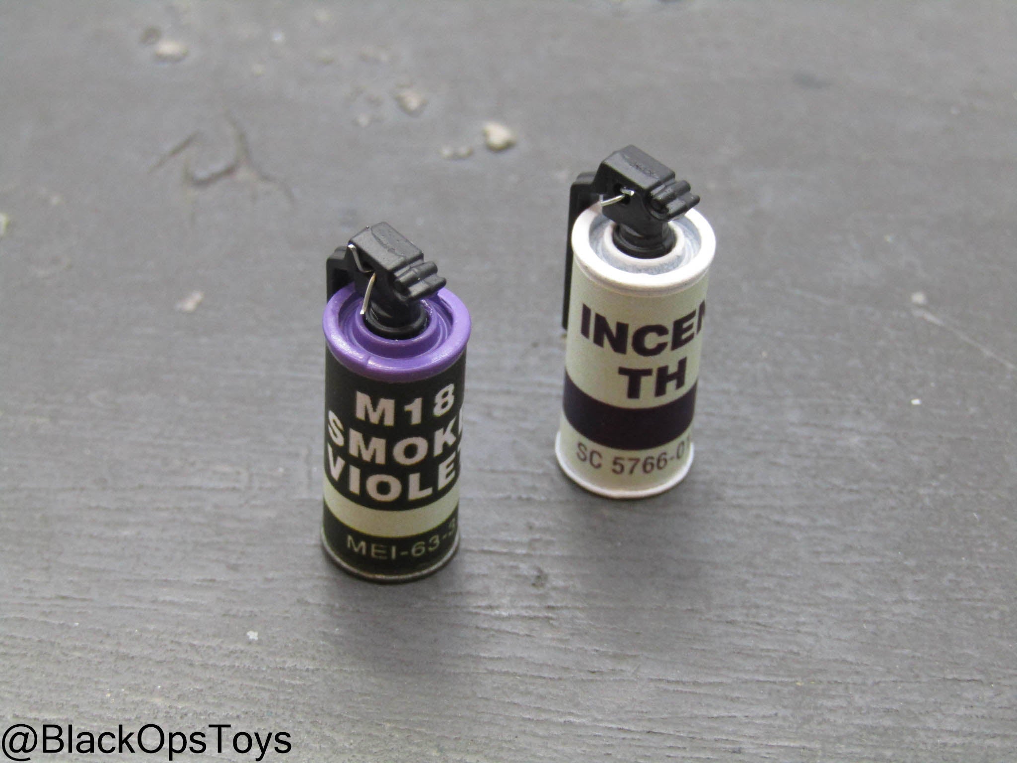 Vietnam War - USMC In Hue - Metal Violet M18 Smoke Grenade & M14 Incen ...