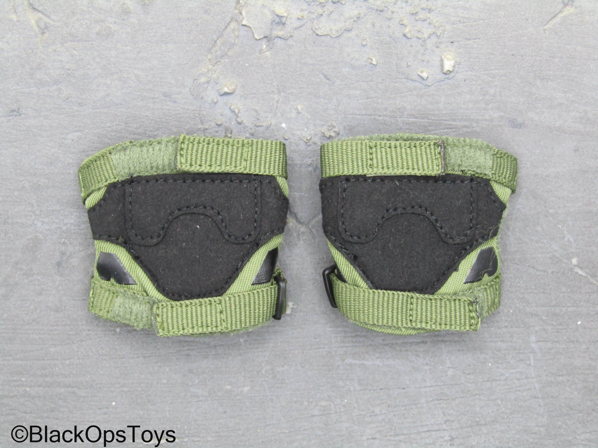 The Division 2 Caleb Dunne Agent - Green Knee Pads – BlackOpsToys