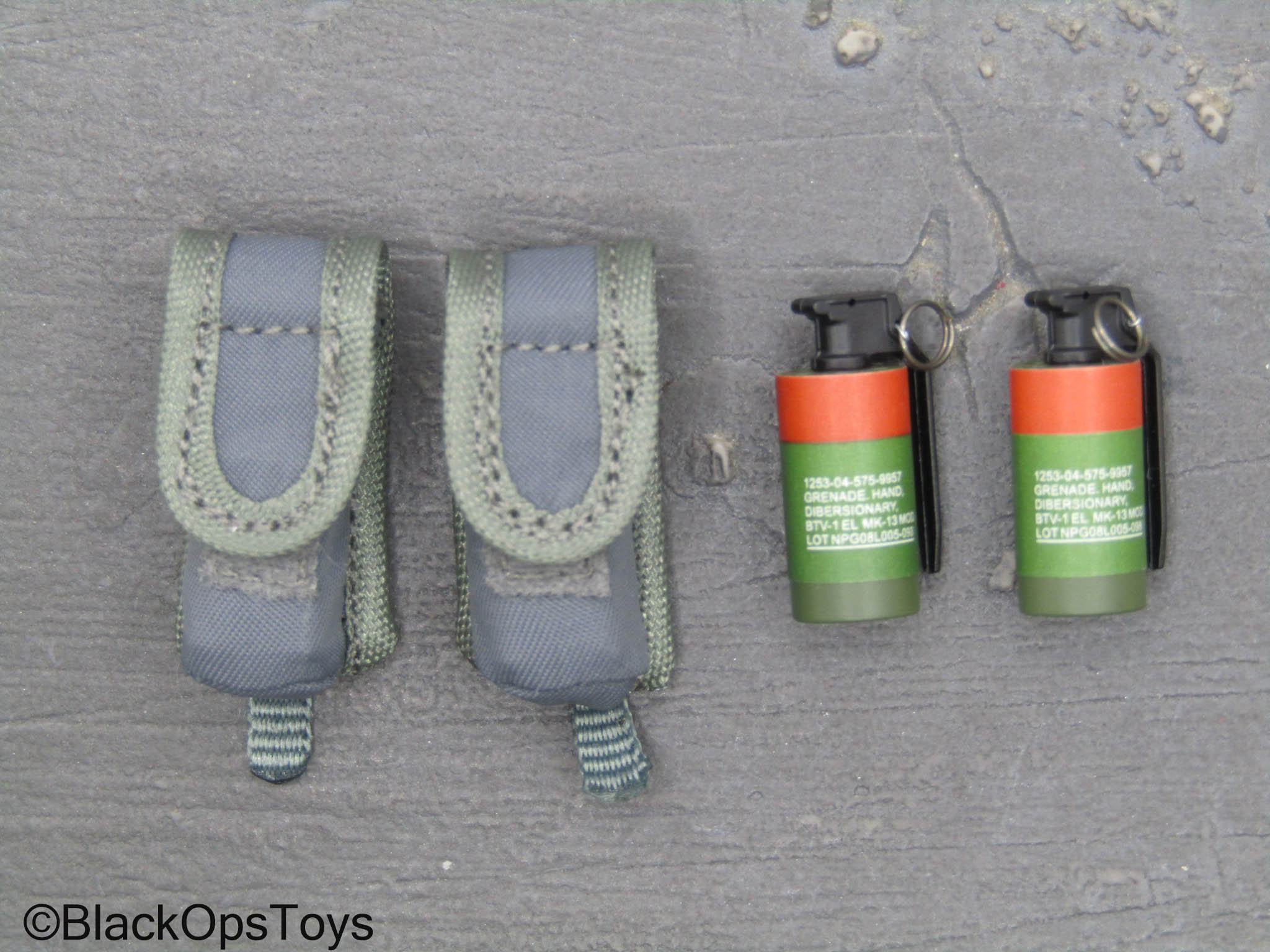 Dutch DSI Grenade Launcher Ver - Flashbangs w/Grey MOLLE Pouches ...