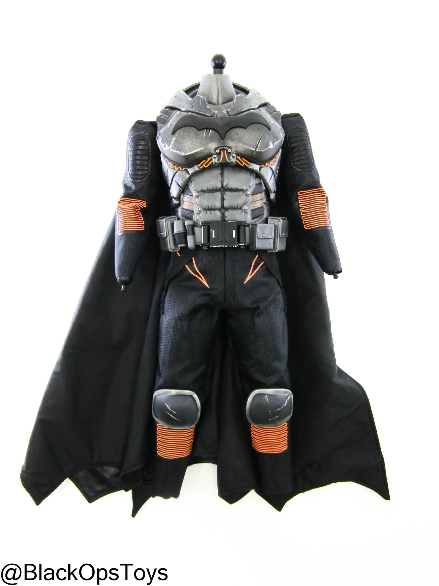 Batman Arkham Origins - Large Male Base Body w/Body Suit & Cape ...