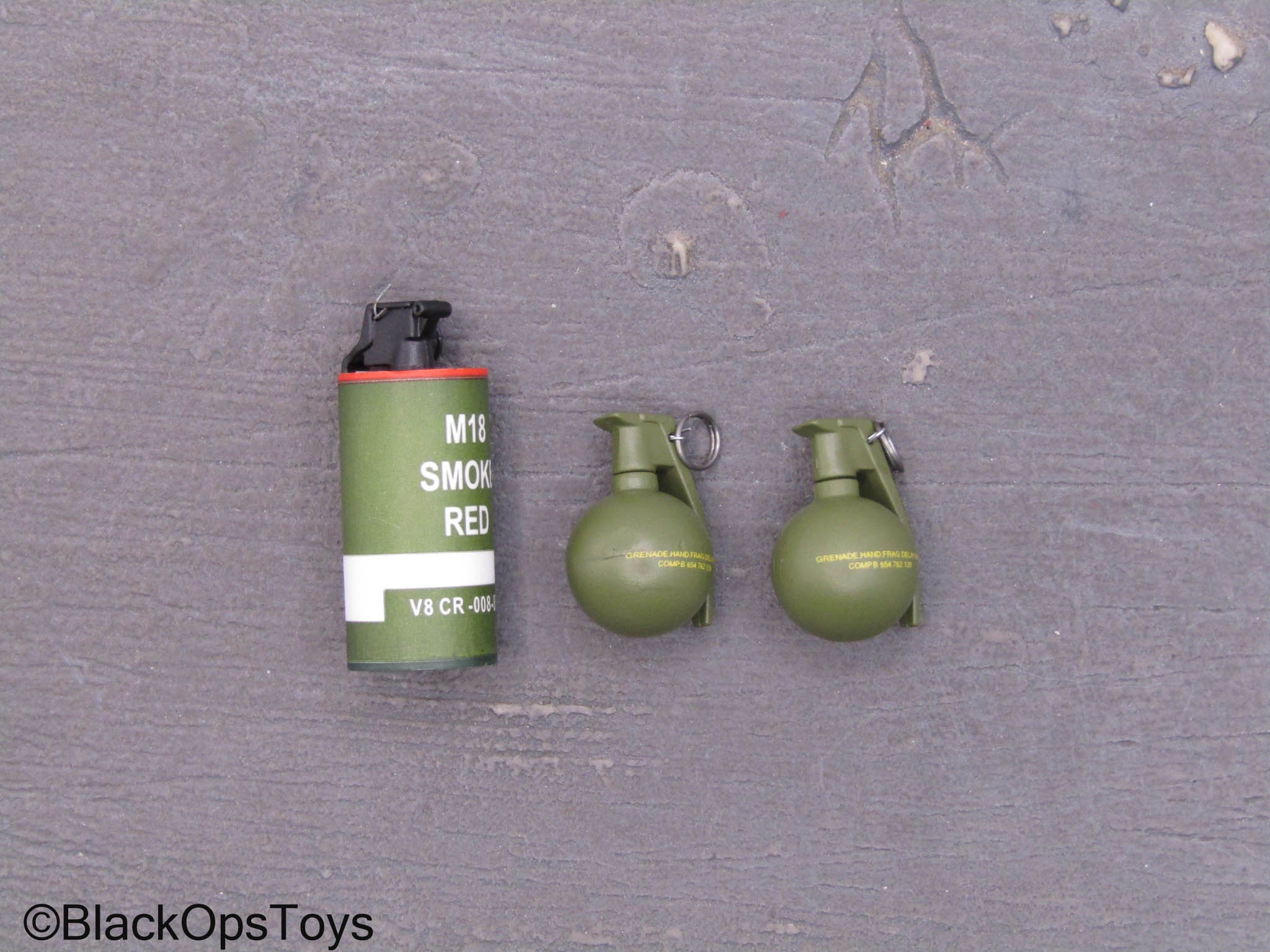 Chris Kyle Remastered DX - Red M18 Smoke Grenade w/Frag Grenades (x2 ...