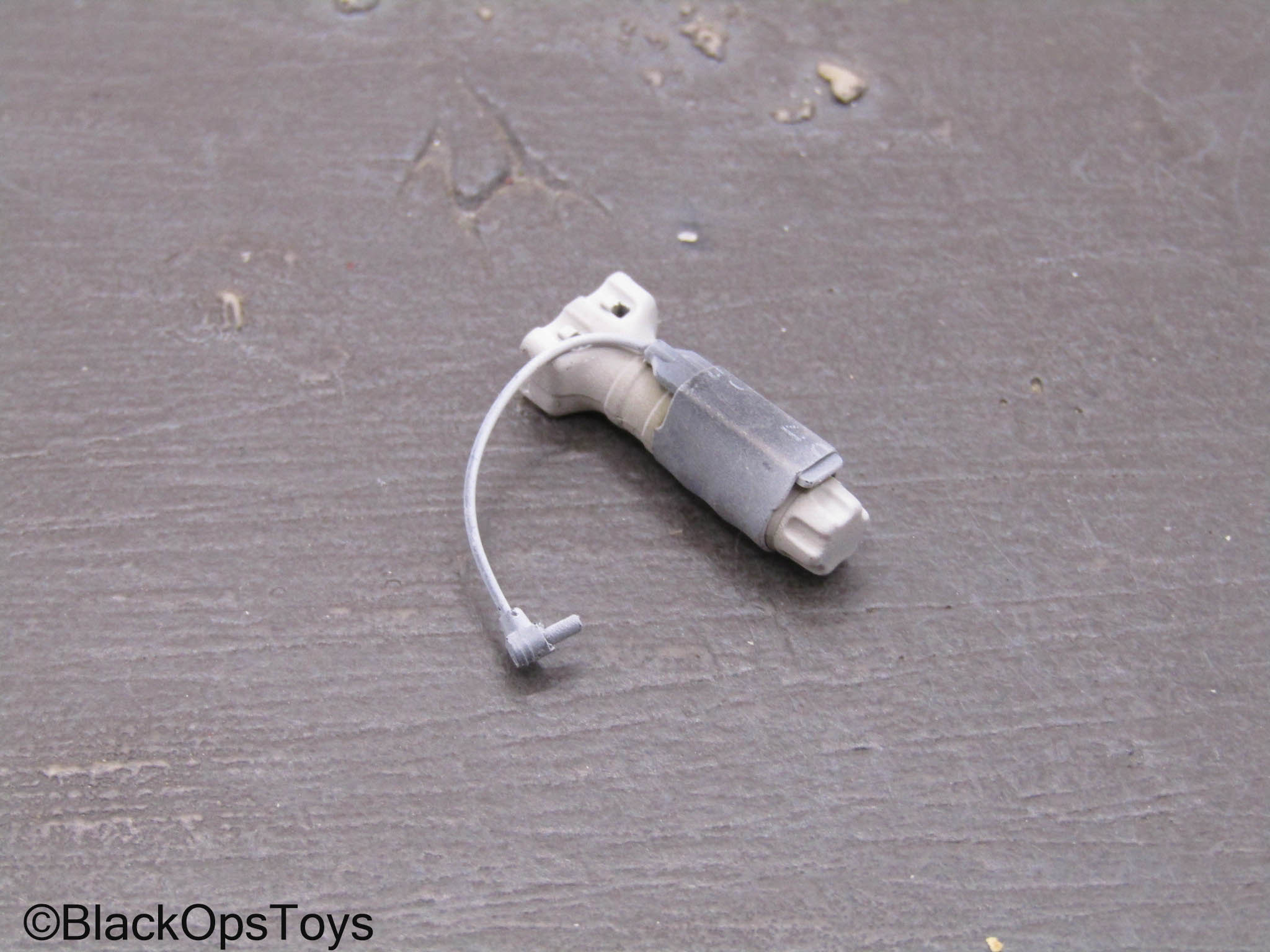 NSW Winter Warfare - Snow Camo Spray Vertical Foregrip – BlackOpsToys