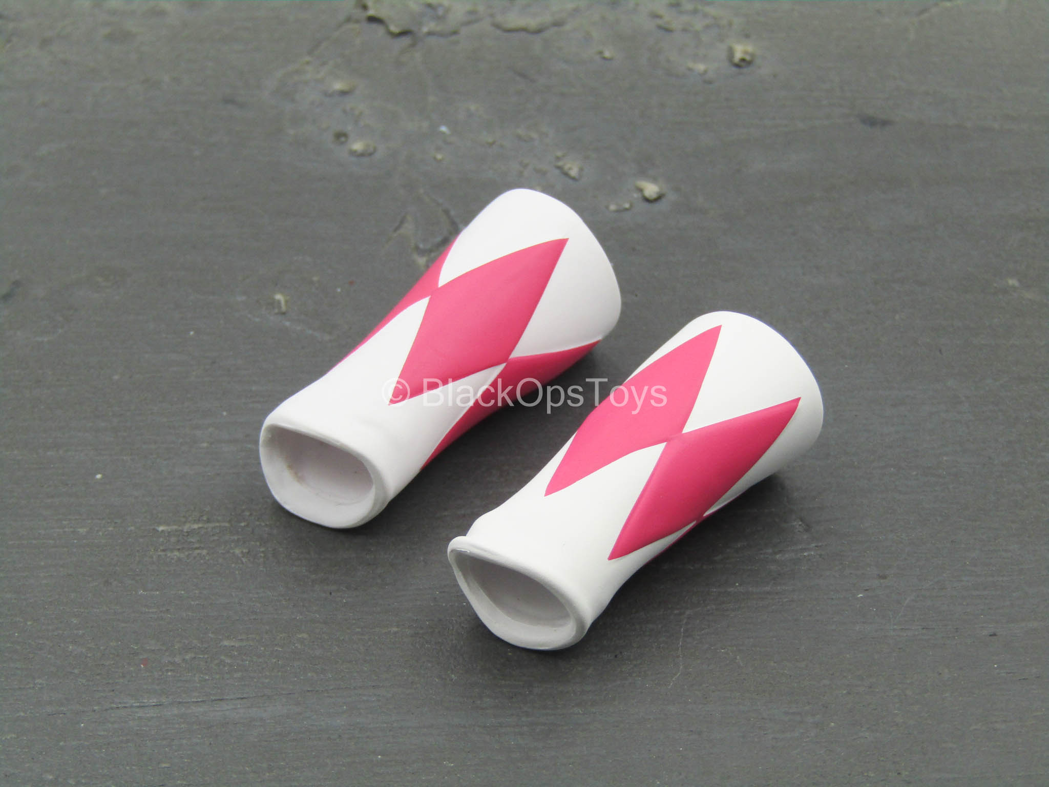 Power Rangers - Pink Ranger - White & Pink Wrist Gauntlets – BlackOpsToys