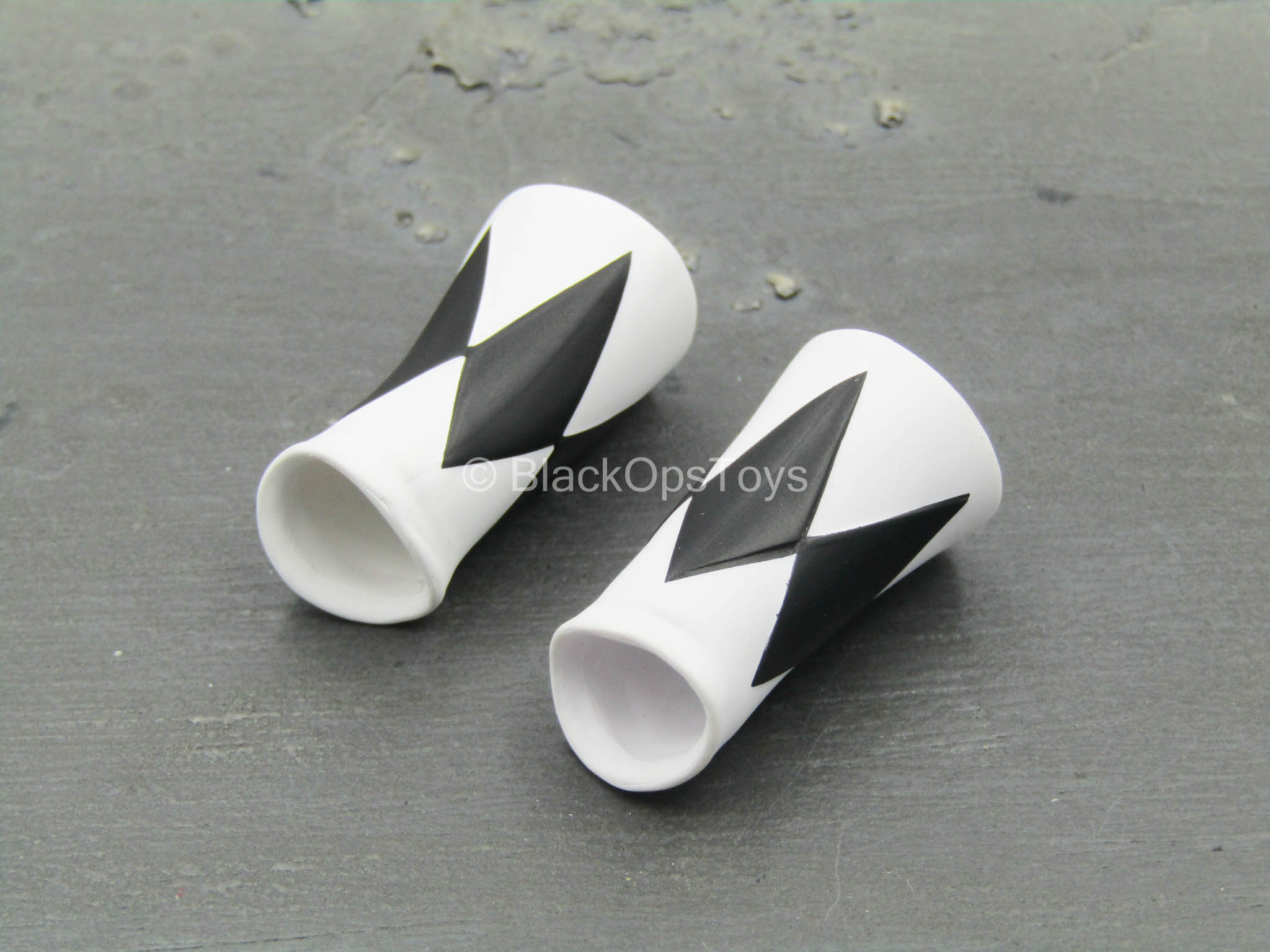 Power Rangers - Black Ranger - White & Black Wrist Gauntlets – BlackOpsToys