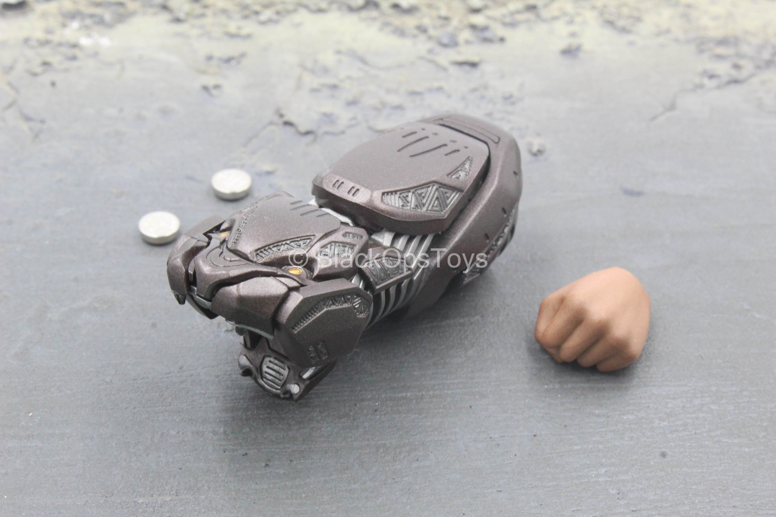 Black Panther - Shuri - Light Up Wrist Blaster (Right) – BlackOpsToys