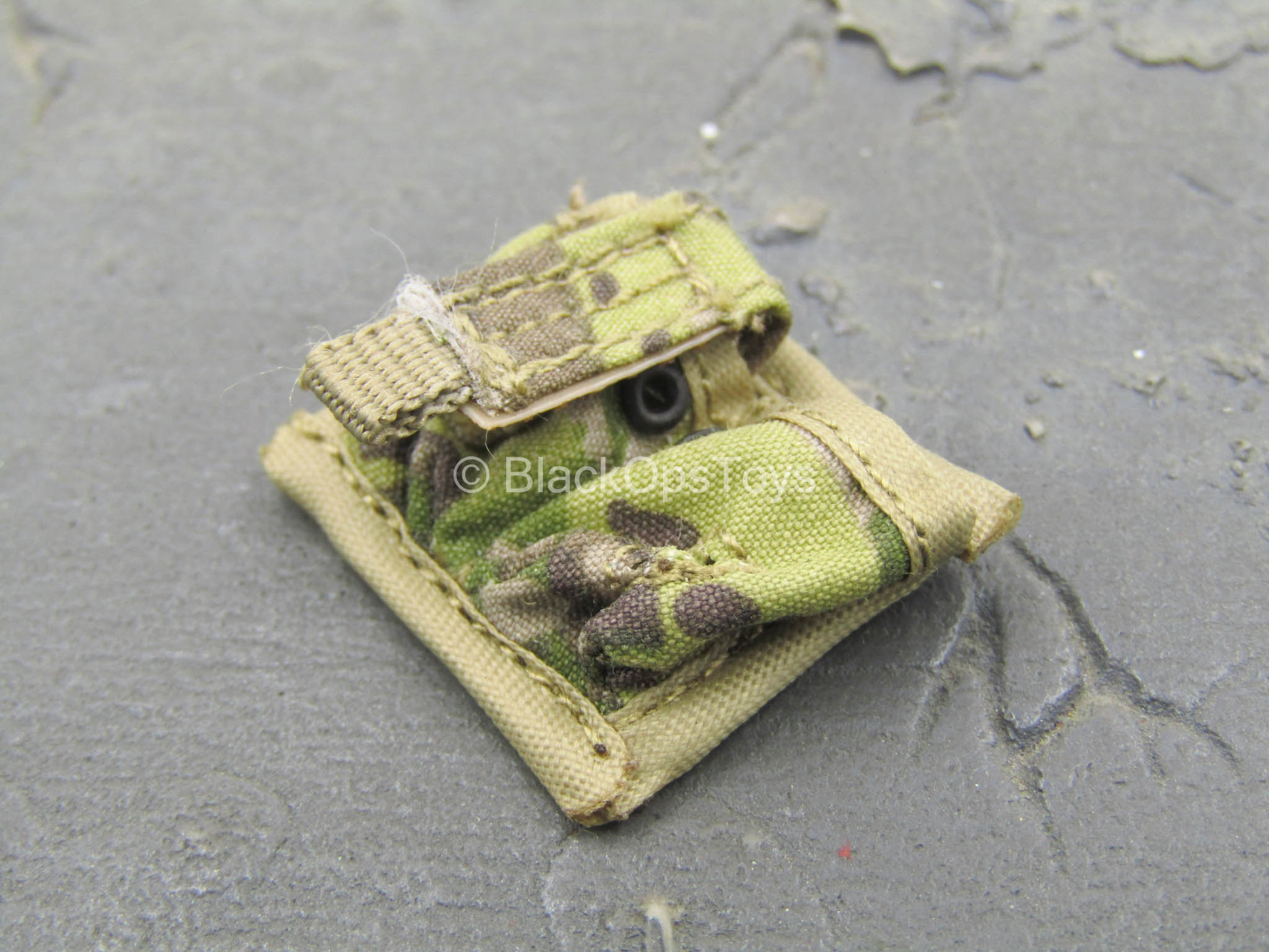 US Air Force - PJ - Multicam Hook & Loop Counterweight Battery Pouch ...