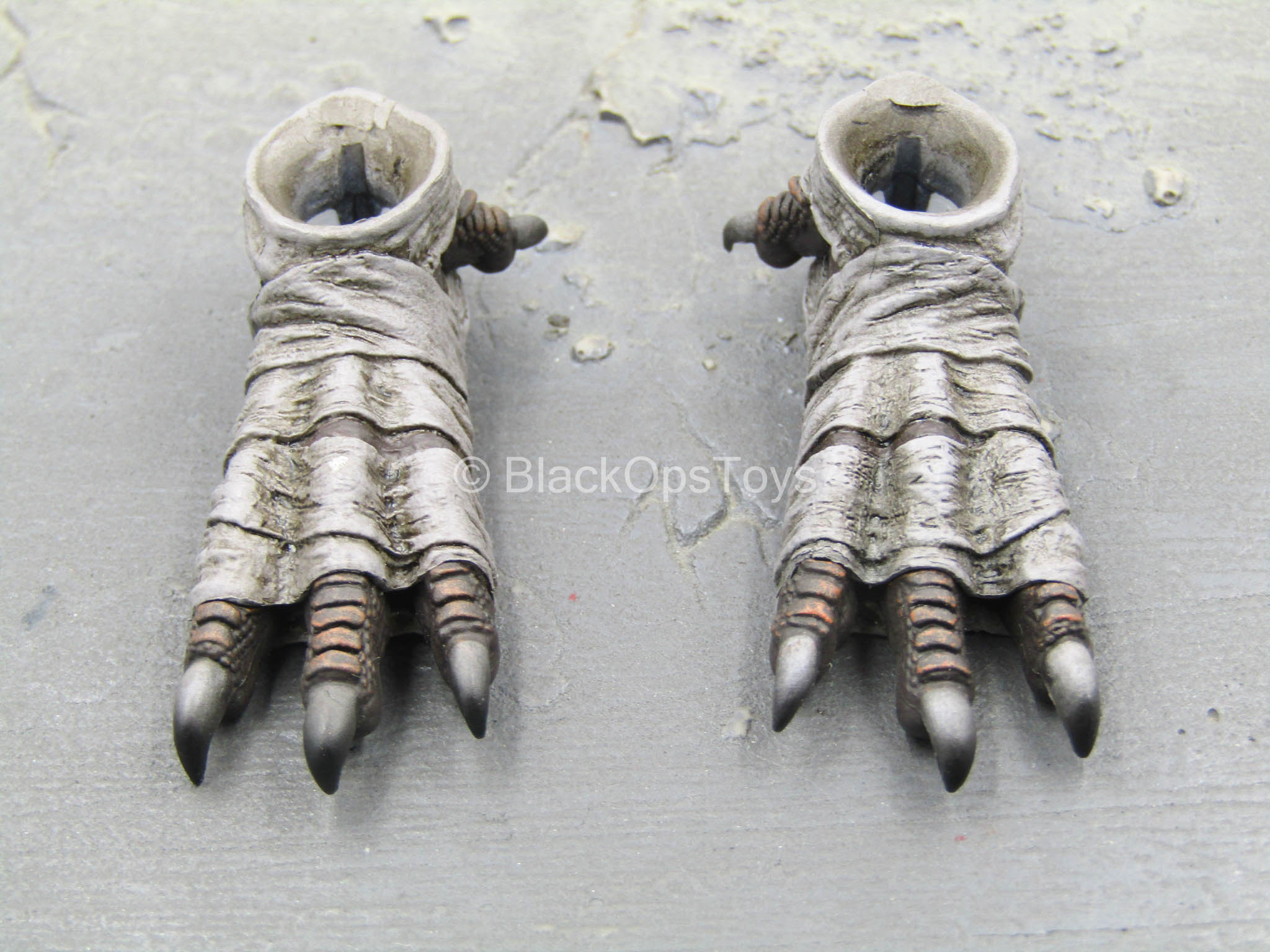 Month Deity of War - Silver - Pair of Falcon-Shaped Feet (Peg Type ...