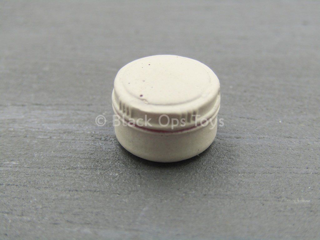 WWII - German Combat Medic Peter - White Canister – BlackOpsToys