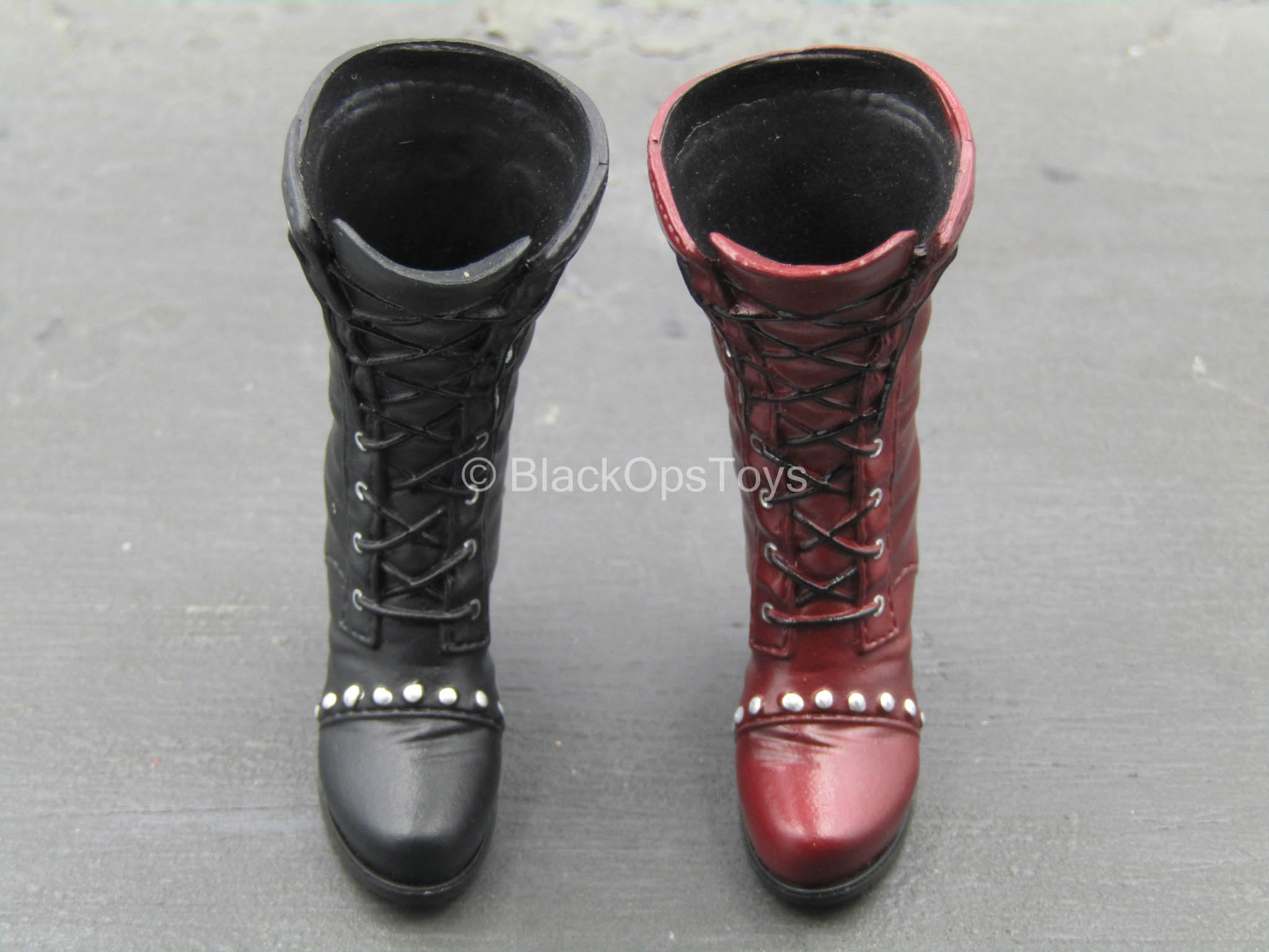Batman Arkham Harley Quinn - Red & Black Boots (Peg Type) – BlackOpsToys