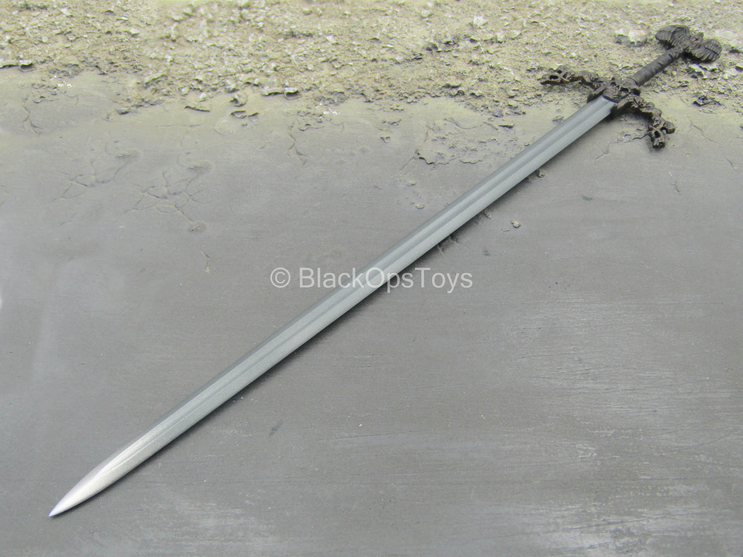 Kier - First Sword of Death - Large Sword w/Skull Detailed Handle ...
