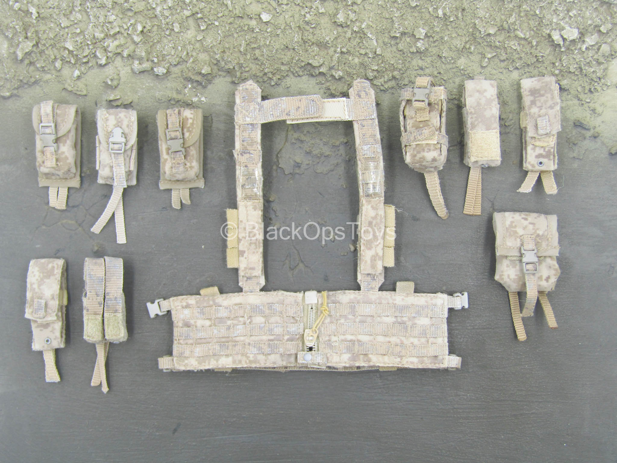 NSW Winter Warfare - AOR1 Snow Camo Spray MOLLE Chest Rig Set ...