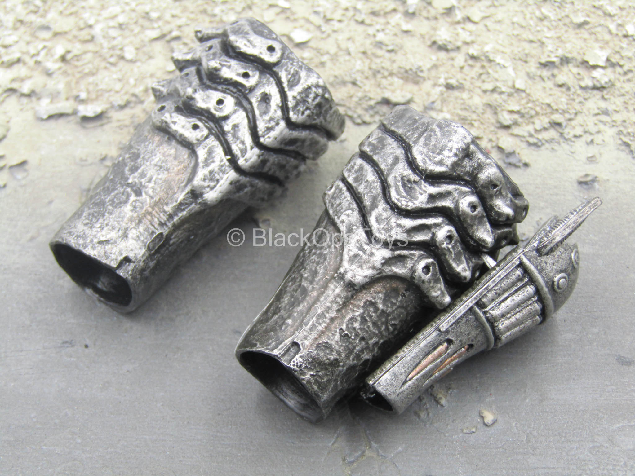 Predator 2 - Guardian - Leg Armor w/Molded Equipment Pouch – BlackOpsToys