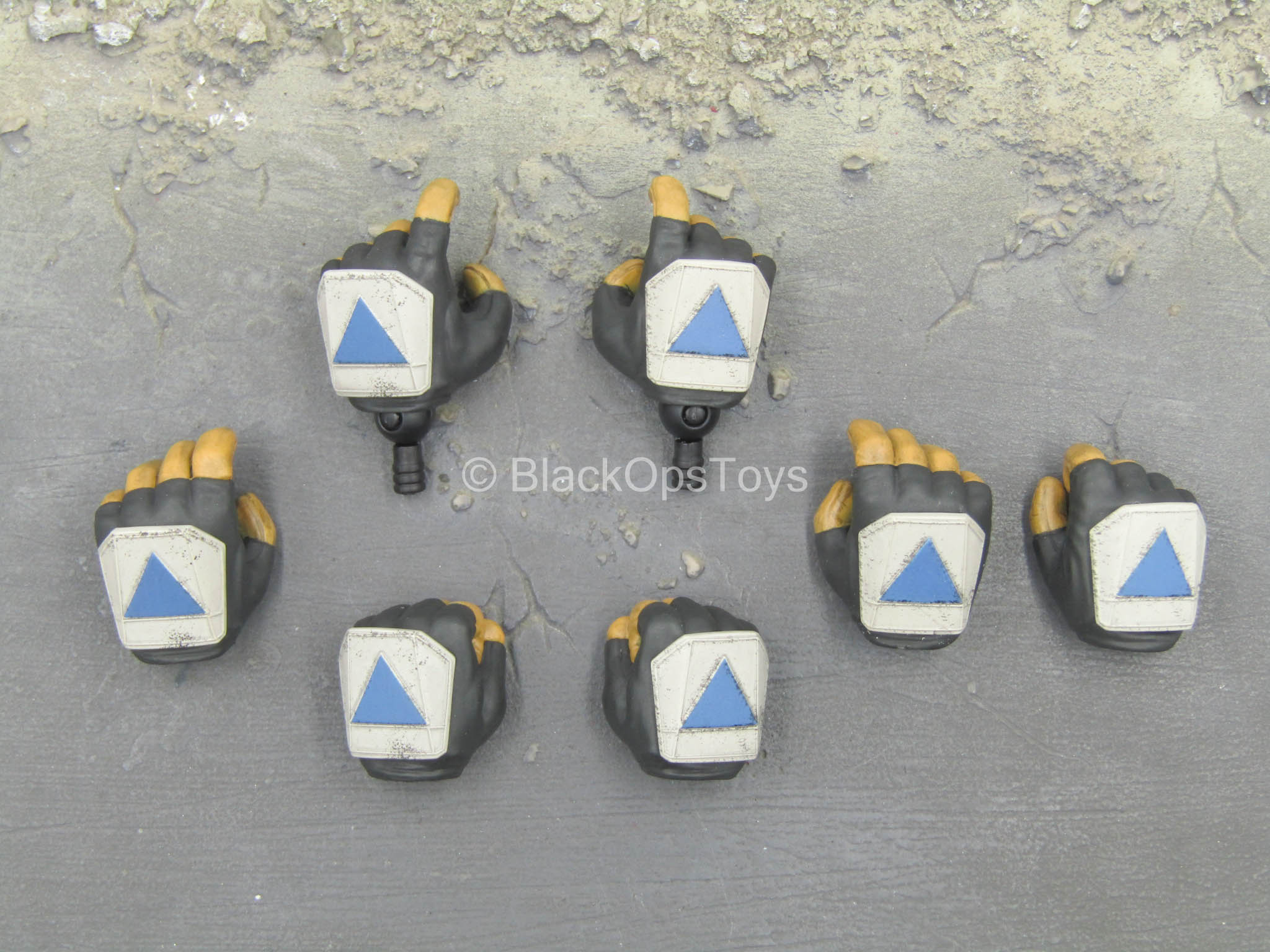 The Mandalorian Deluxe - Male Gloved Hand Set – BlackOpsToys