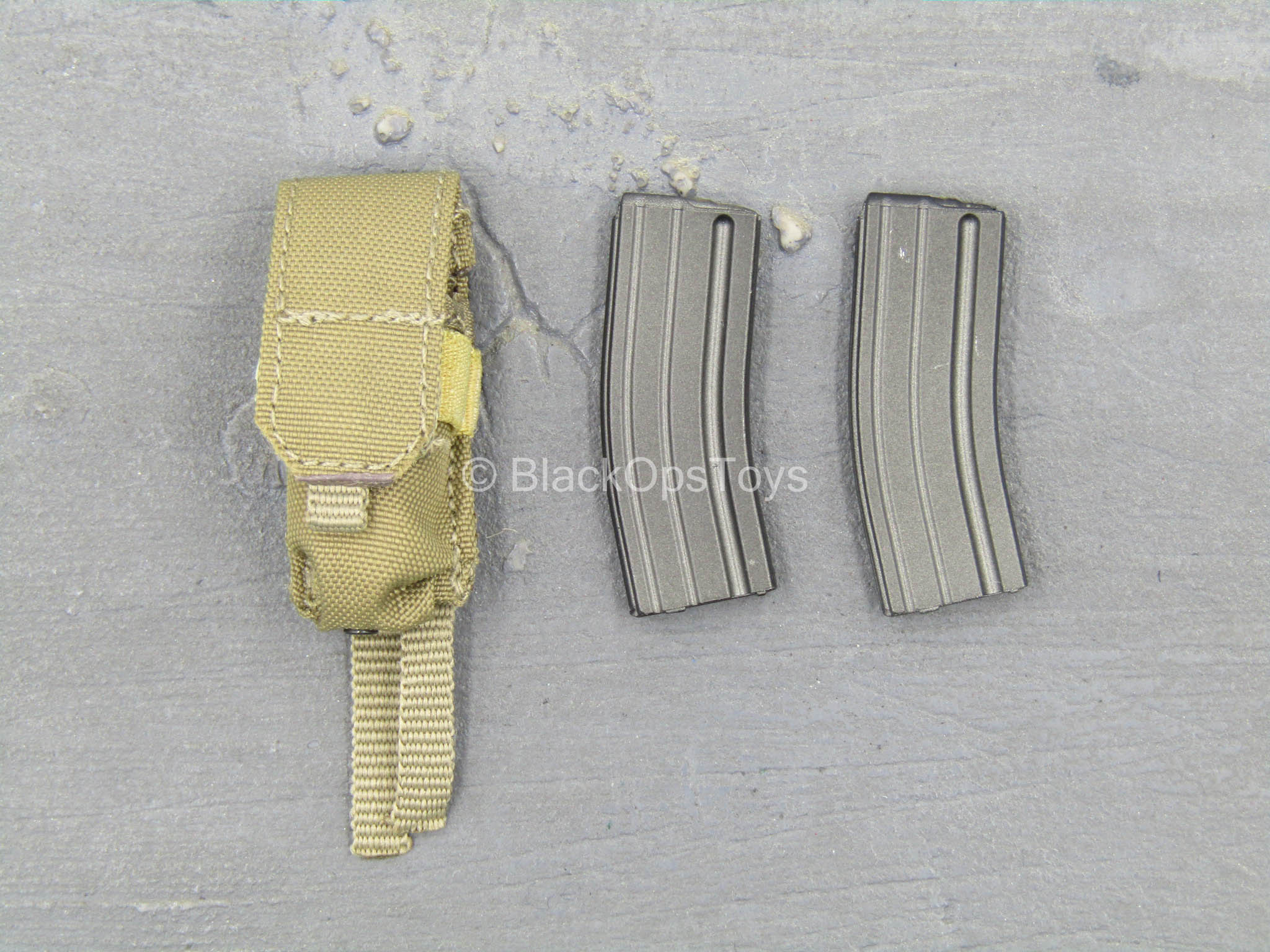 Iraq SOF - SAW Gunner - Tan 5.56 Magazine Holster w/5.56 Mag (x2 ...