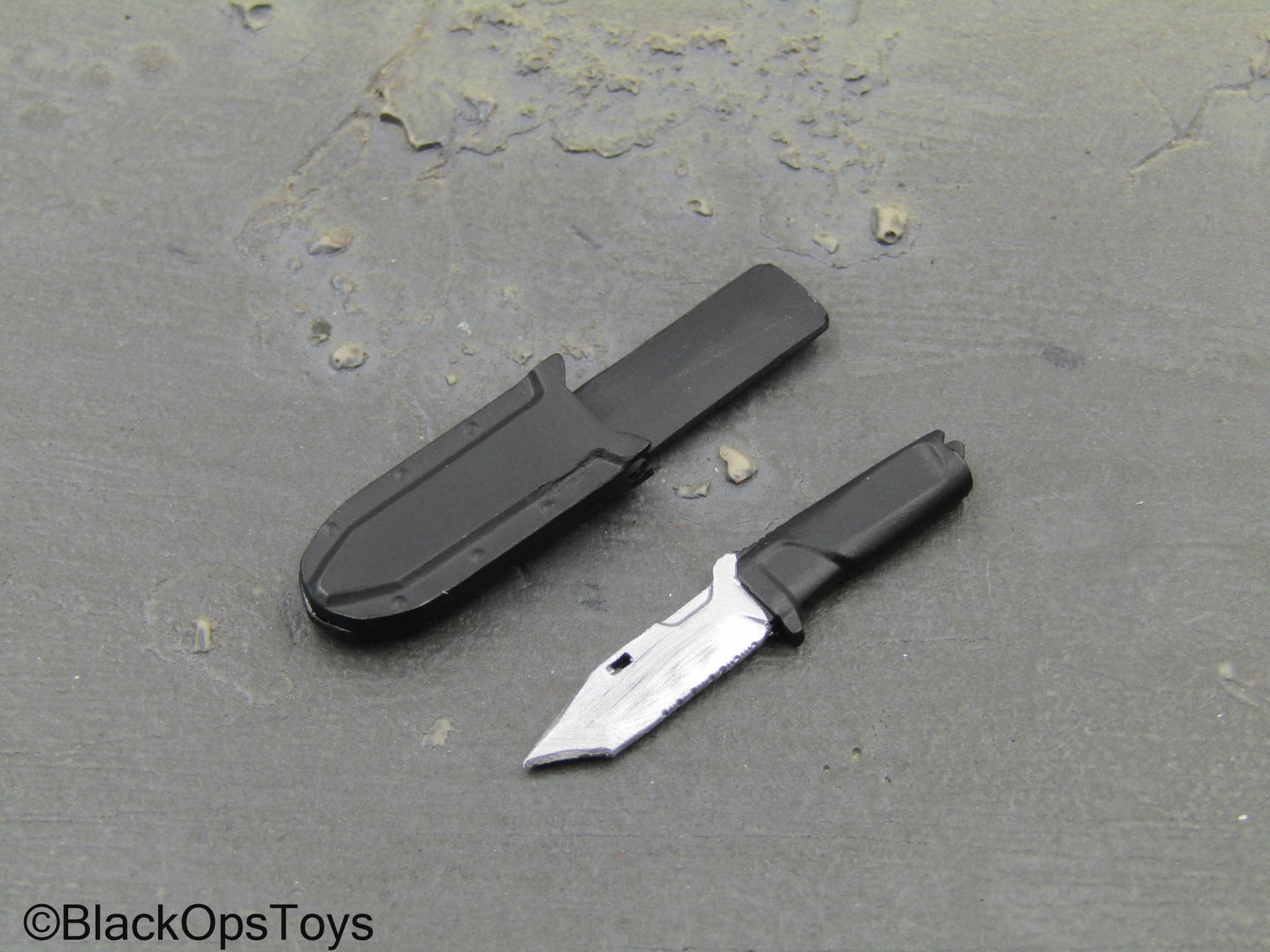 Rainbow Six Siege - Smoke - Knife w/Sheath – BlackOpsToys