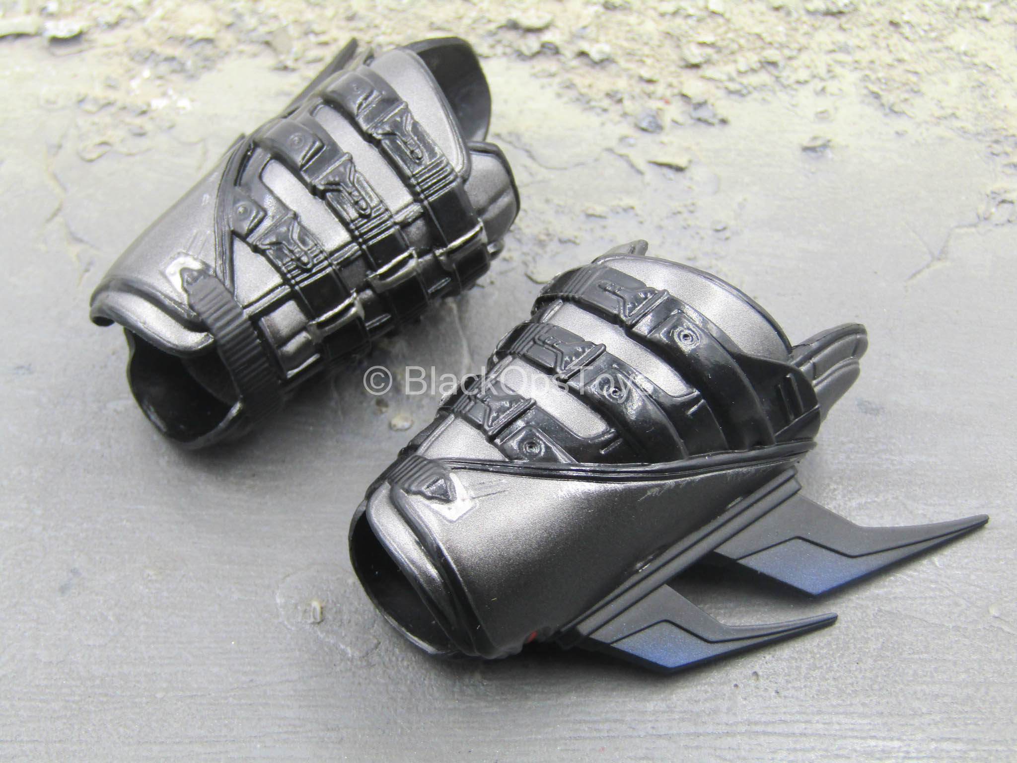 Arkham Knight - Batman Beyond - Black Gauntlets – BlackOpsToys